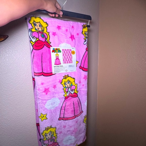 Nintendo | Bedding | Nintendo Super Mario Princess Peach Pink Throw ...
